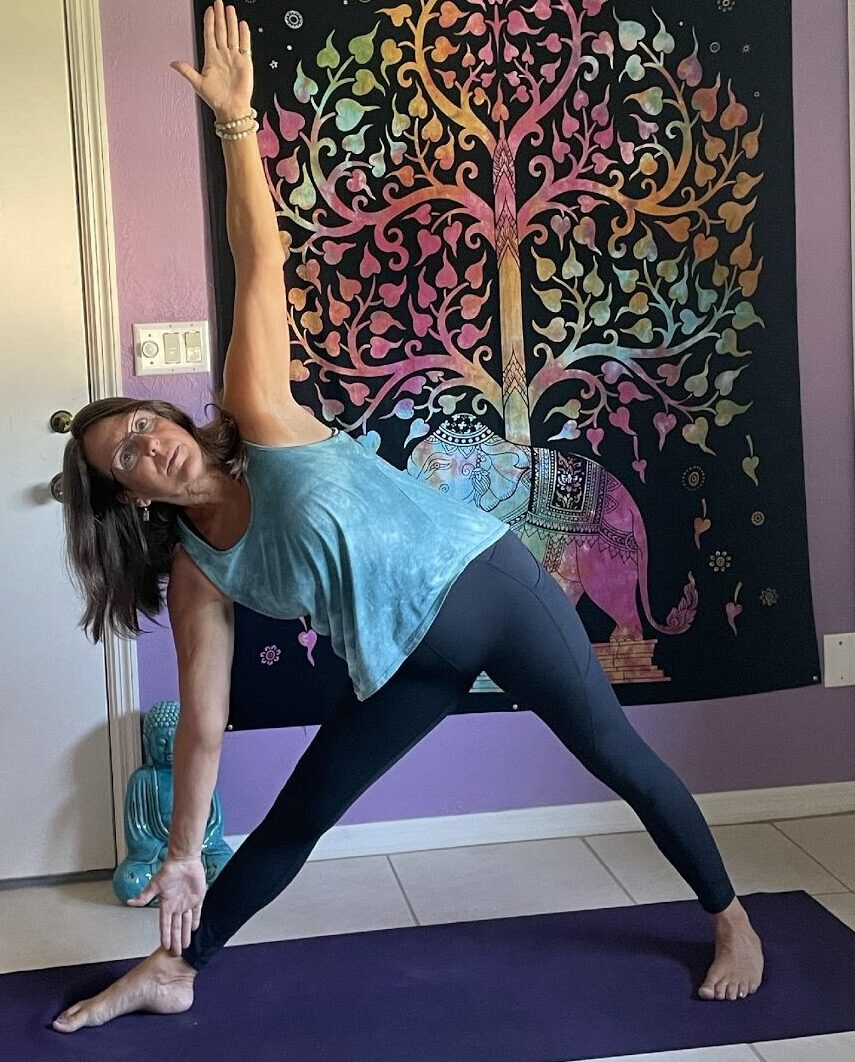 Utthita Trikonasana: Extended Triangle Asana | SOYA Yoga